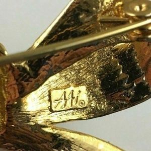 AAI | Jewelry | Vintage Aai Green And Gold Bow Enamel Brooch Pin | Poshmark